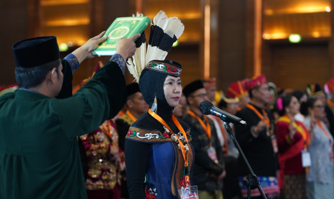Pecahkan Rekor Dunia Dengan Melantik 1912 Pejabat, Ini Pesan Rahmat ...